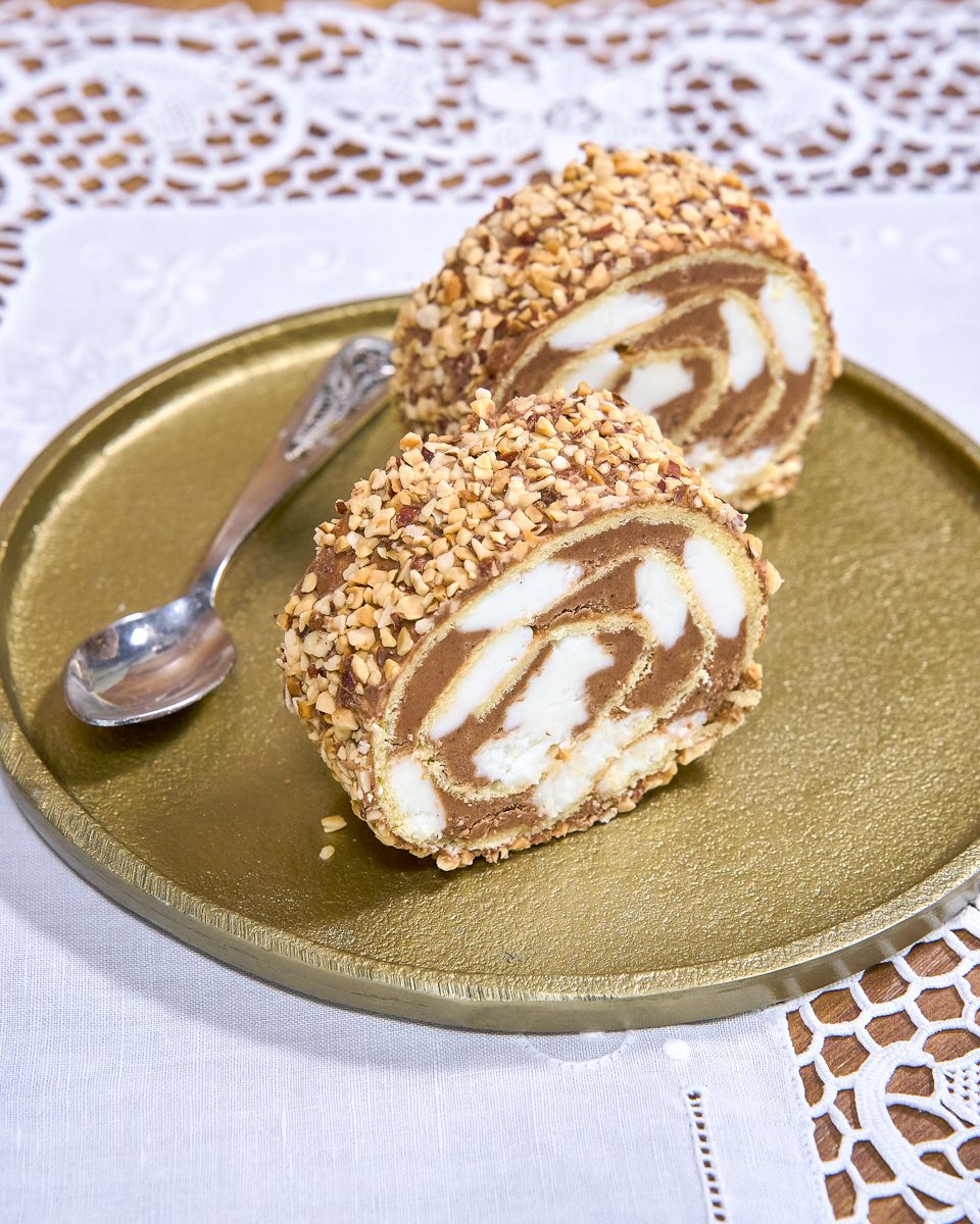 Kormos with Butter Cream and Praline - Ζαχαροπλαστείο Παπαπαρασκευά